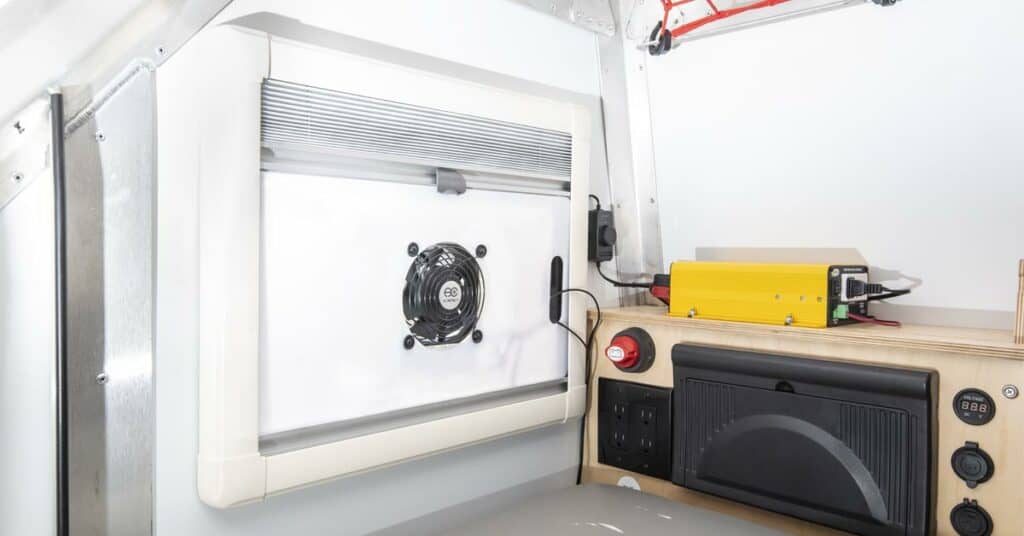 Adding a Simple Circulation System to my Adventure Trailer